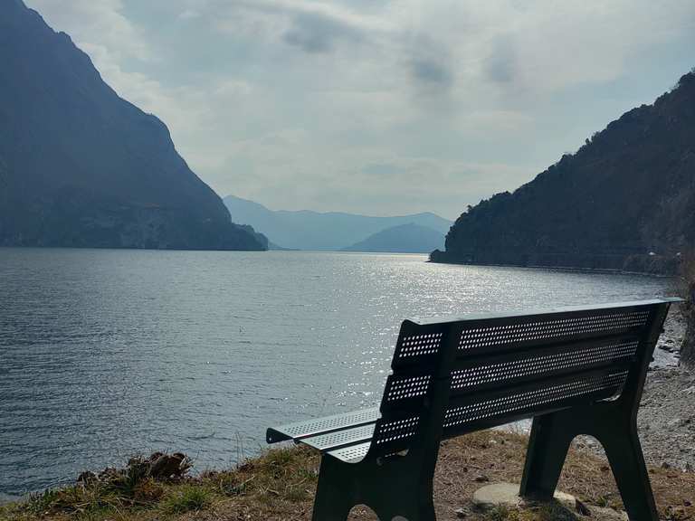 Bank mit Blick auf den Lago d'Iseo – Baia del Bogn Runde von Cerete ...