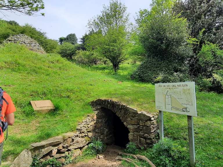 Puig Neulós desde el Castillo de Requesens - Paraje Natural del Macizo ...
