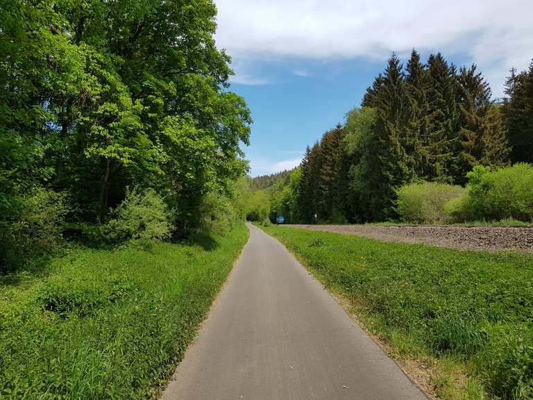 Kyll-Radweg entlang der Bahnlinie bei der Weiherwiese St. Thomas ...