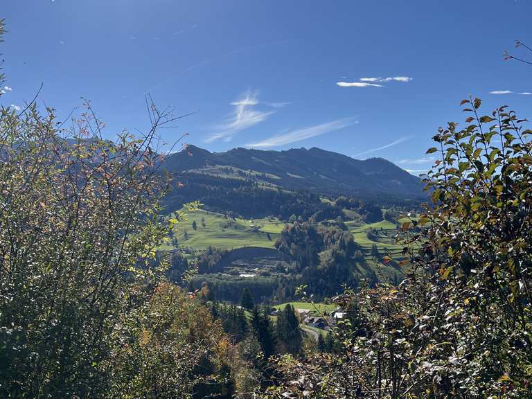 Schöner Blick ins Tal und auf die Berge: Wanderungen und Rundwege | komoot