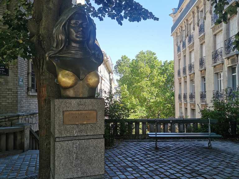 Bust of Dalida – Hiking & Cycling Routes | Komoot