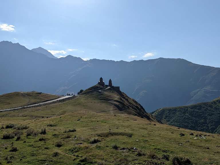 Holy Trinity Church – Beautiful viewpoint loop from Stepantsminda ...