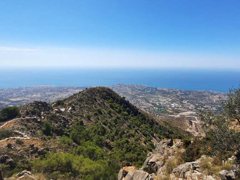 Aussicht vom Gipfel des Monte Calamorro: Wanderungen und Rundwege | komoot