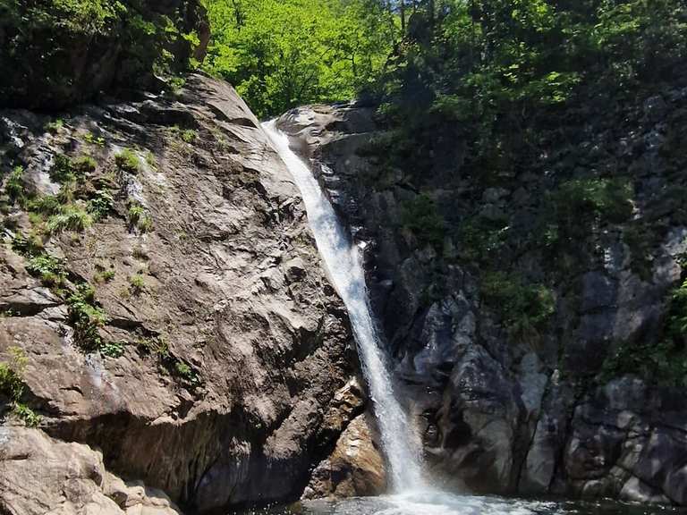 Biryong Falls / Wasserfall: Wanderungen und Rundwege | komoot