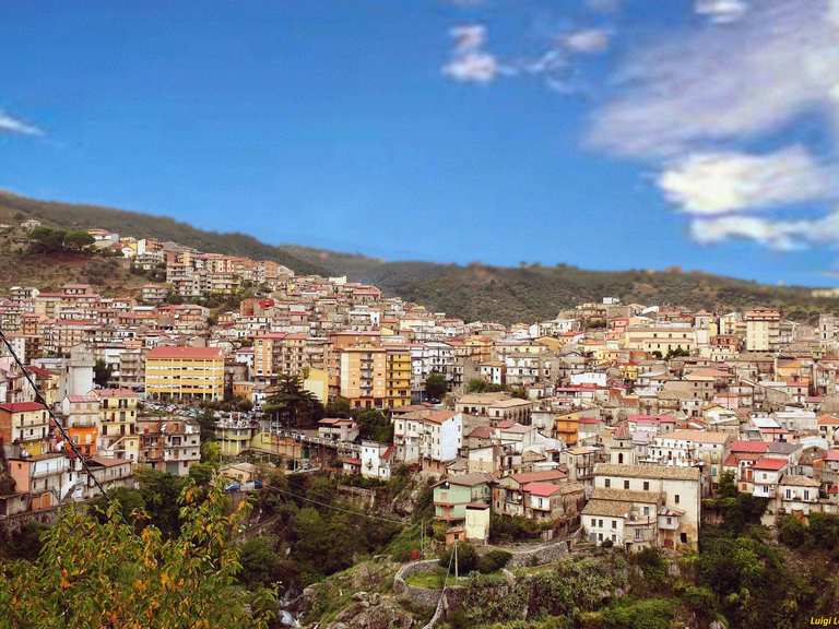 De Da Cutro à Mesoarca et Monte Tempone dans le Parc National de la ...