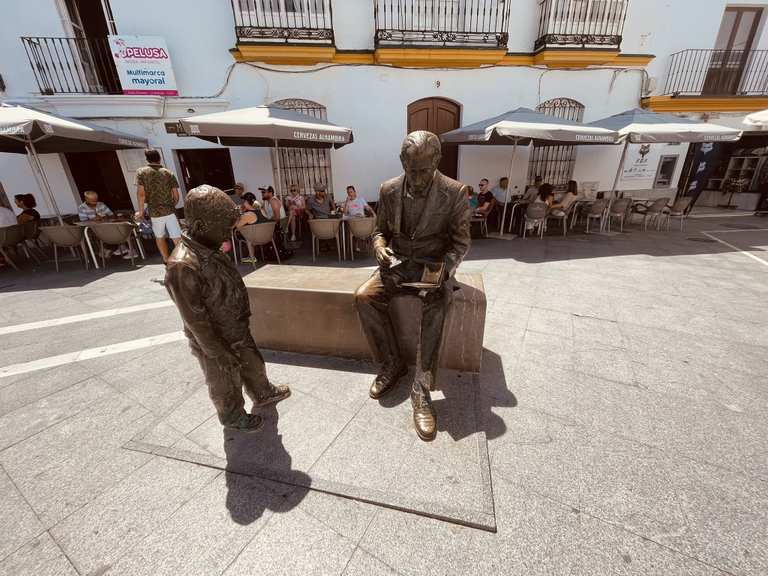 Fontaine avec une sculpture de poissons, Conil de la Frontera ...