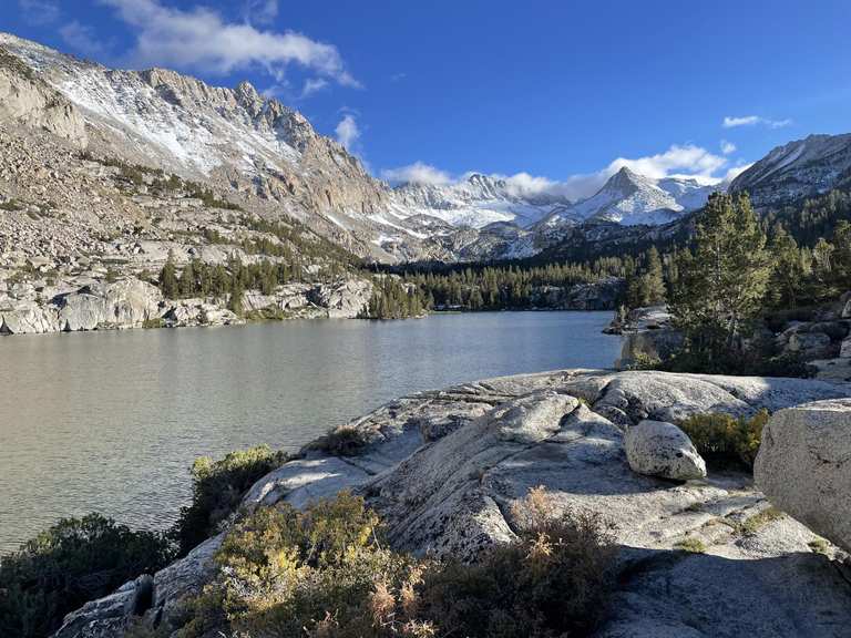 Midnight et Hunger Packer Lake via Lake Sabrina — Inyo National Forest ...