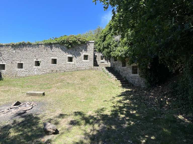 Fort du Dellec und Blick auf die Reede von Brest: Wanderungen und ...