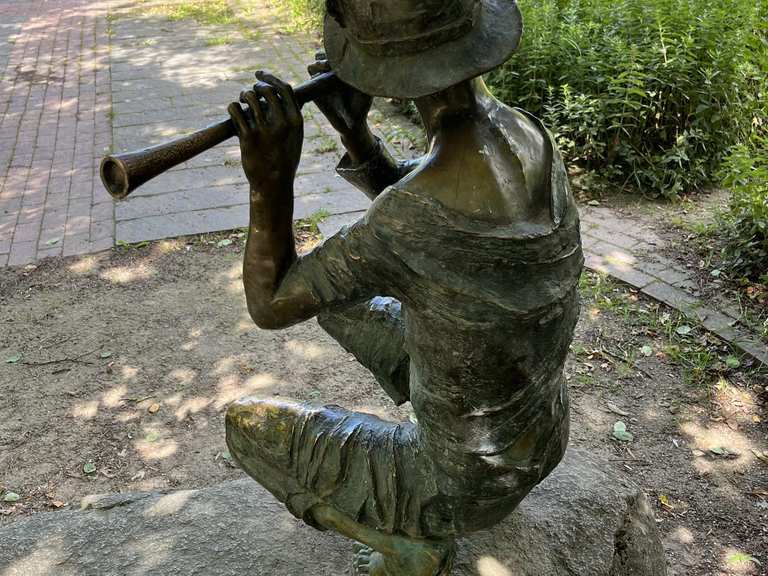 Flute Player Statue – Hiking & Cycling Routes | Komoot