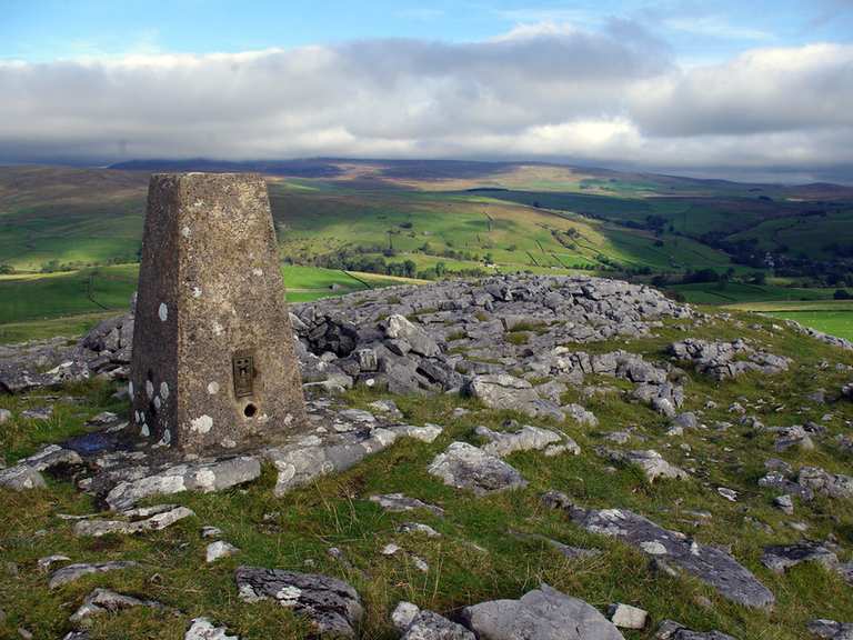 Feizor and Smearsett Scar loop from Stainforth — Yorkshire Dales ...