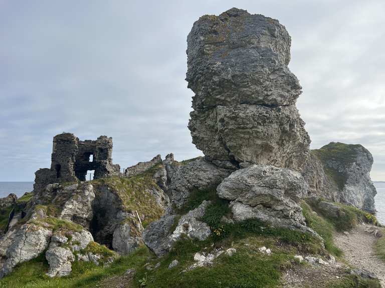 Kinbane Castle Routes for Walking and Hiking | Komoot