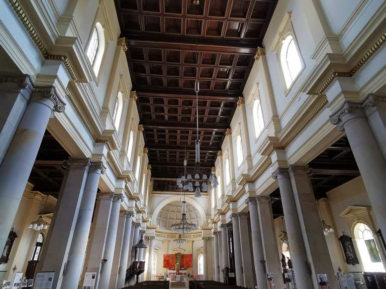 Kathedrale zum Göttlichen Erlöser: Wanderungen und Rundwege | komoot