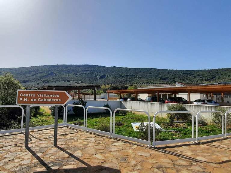 Ascent to Cima Umbría via the Sierra de Castellar de los Bueyes Trail ...