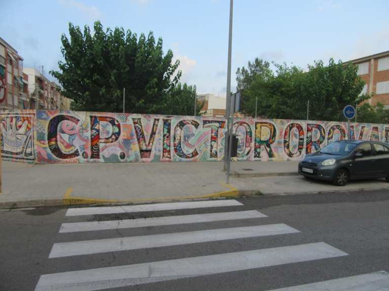 Murals en façana del col·legi Víctor Oroval : Radtouren und Radwege ...