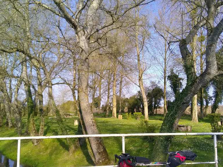 Along the canalised Somme — loop from Abbeville in the Baie de Somme ...