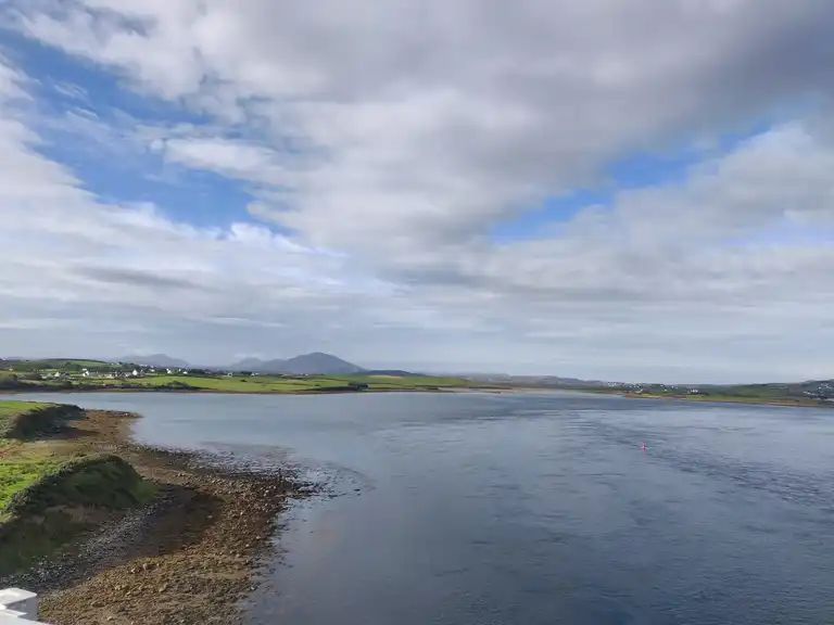 Vue sur le pont Harry Blaney et la baie de Mulroy - Itinéraires vélo et ...