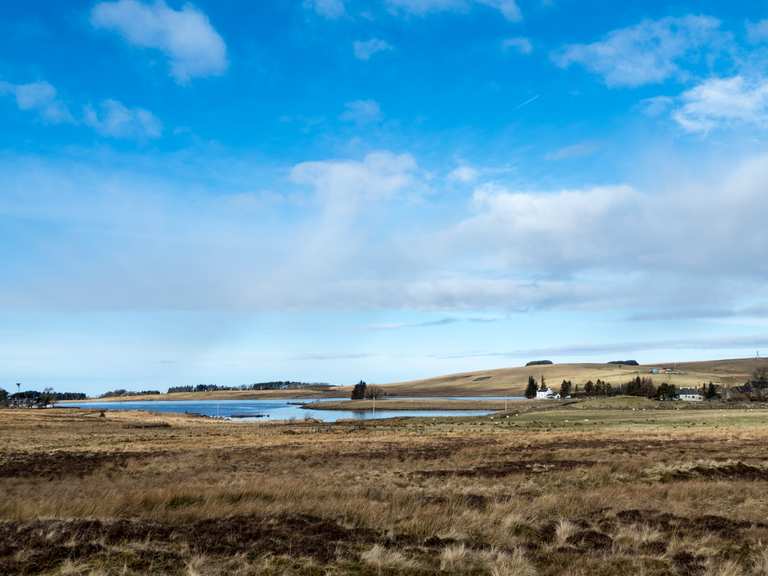 Cairns Castle & East Cairn Hill loop from Harperrig Loch — Pentland ...