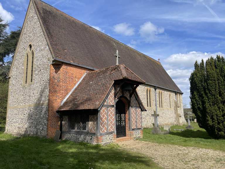 Église St John the Baptist et boucle de Great Chalk Wood depuis ...