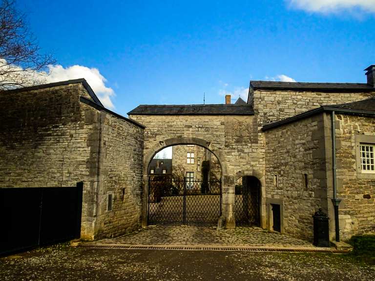 Le château-ferme de la Falize: Wanderungen und Rundwege | komoot