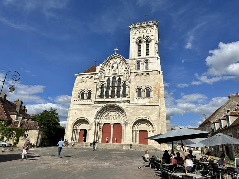 Basílica de Sainte-Marie-Madeleine de Vézelay — volta no Parque Natural ...