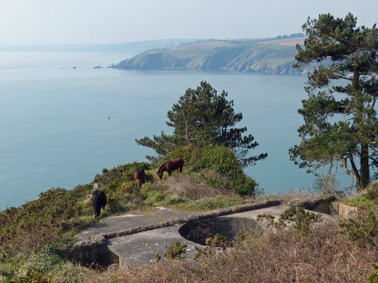 Coleton Fishacre, Froward Point & the Daymark Tower Schleife von ...