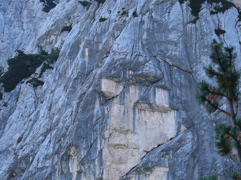 Skała Ajdovska Deklica (Pogańska Dziewica) – trasy piesze | Komoot