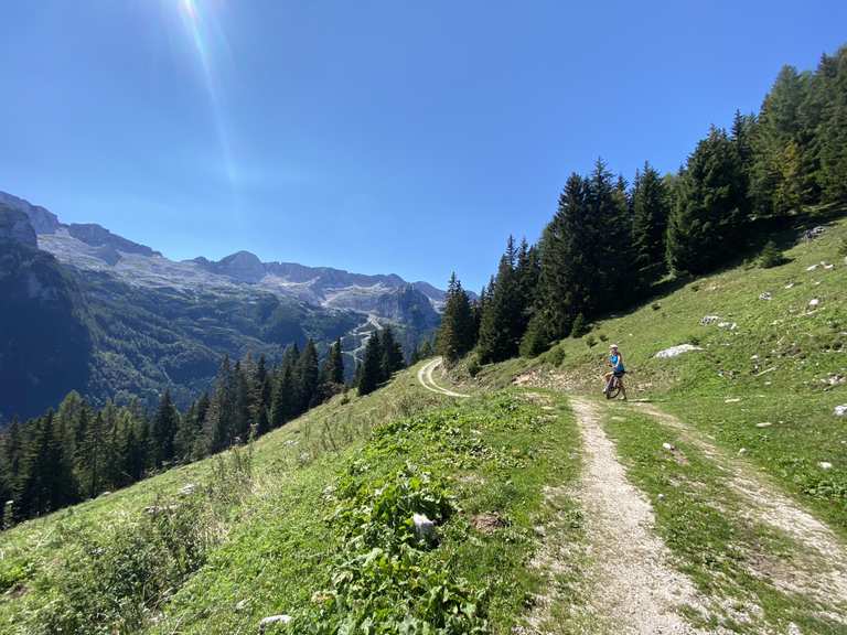 Montasio Plateau Alpine Wiesen Trek (über CAI Routen 624, 622, 663 ...