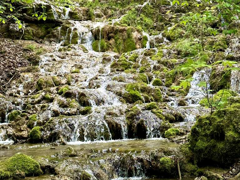 Neidlinger Wasserfall – Talblick nach Neidlingen Runde von Neidlingen ...