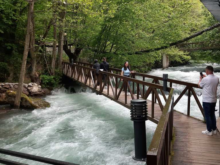 Direkt am Fluss - Restaurant “Ujvara e Drinit“: Wanderungen und ...