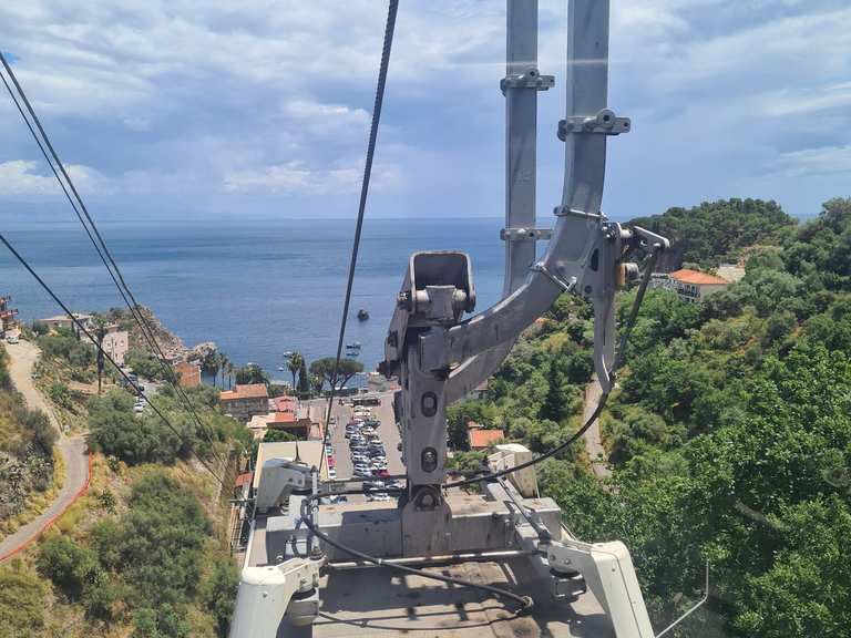 Stazione della funivia Taormina–Mazzarò : percorsi escursionistici e ...