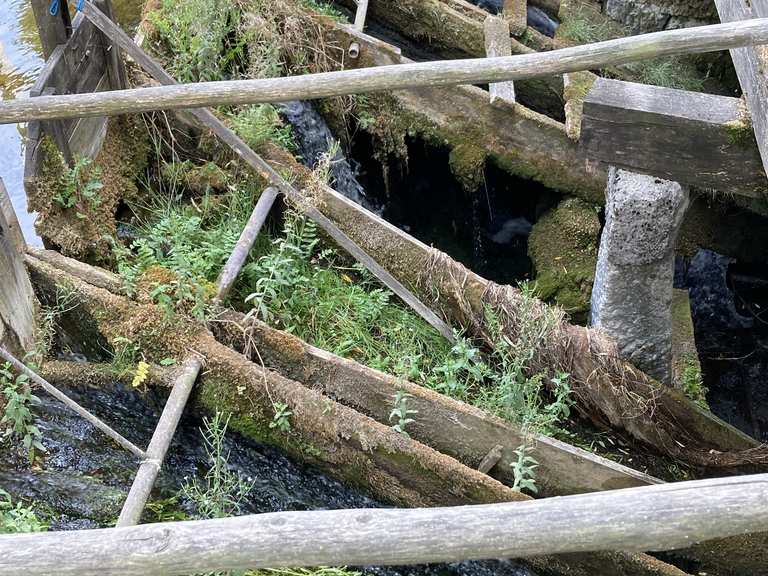 Majerovo Vrelo. Quellen des Flusses Gacka: Wanderungen und Rundwege ...