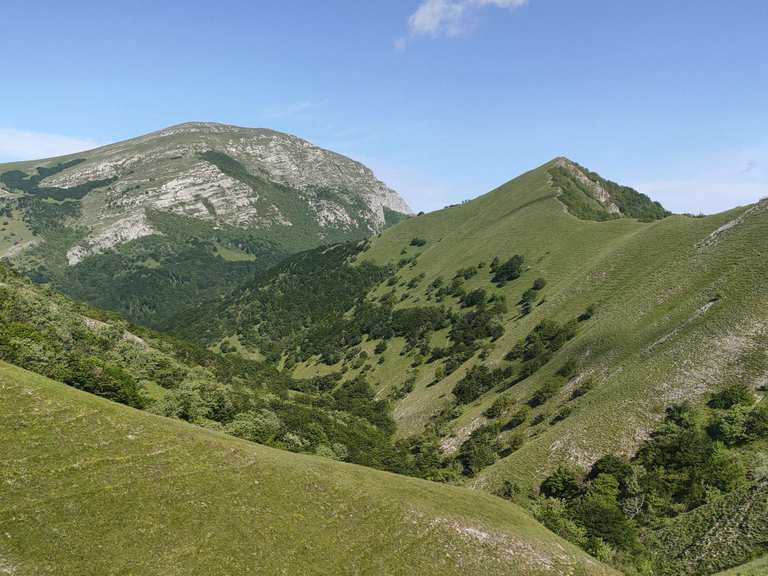 La Grotte et le Sommet du Monte Cucco - Tour en boucle depuis Val di ...