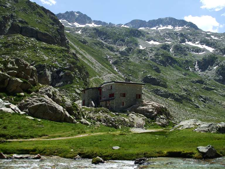 Lac de Gaube and Refuge des Oulettes | hike | Komoot
