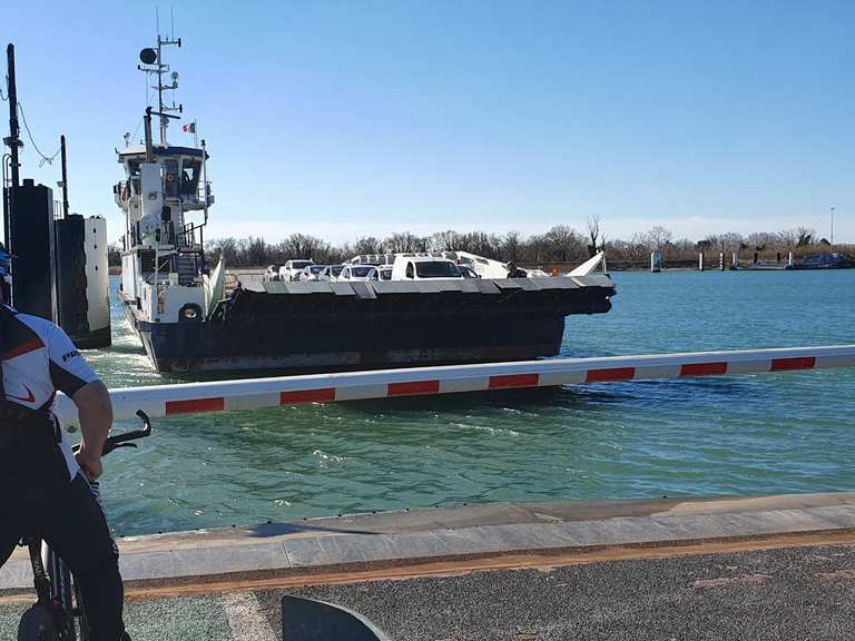 Traversées du Rhône par le "Bac de Barcarin" - Itinéraires vélo et ...