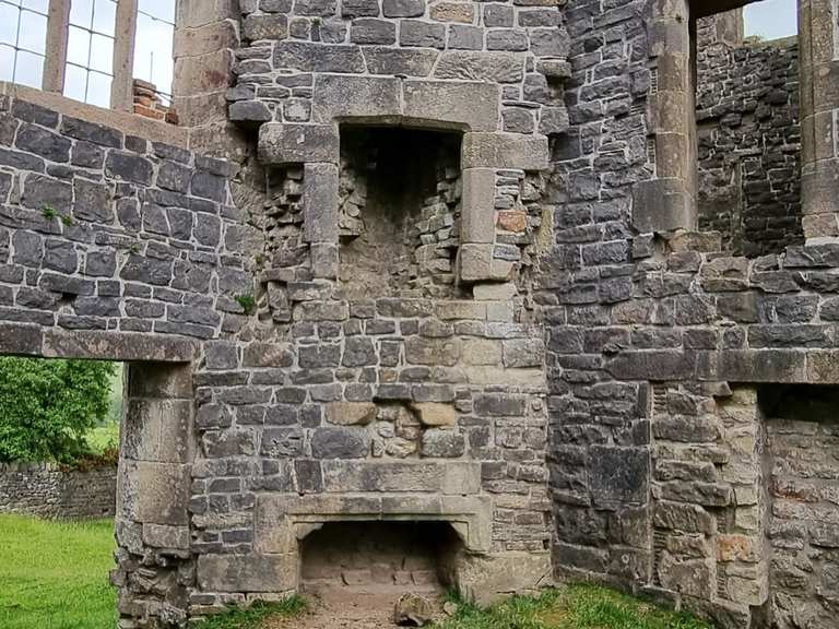 Throwley Old Hall: Wanderungen und Rundwege | komoot