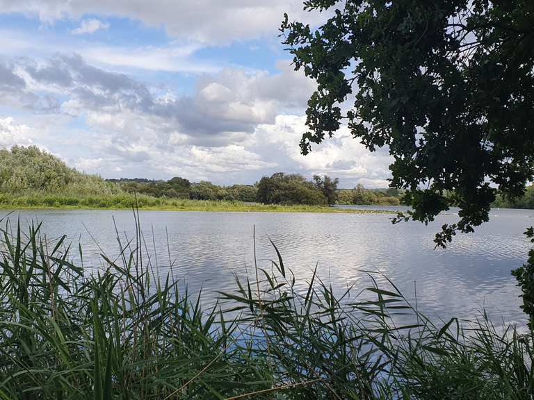 Marlow to Spade Oak Local Nature Reserve via River Thames | hike | Komoot