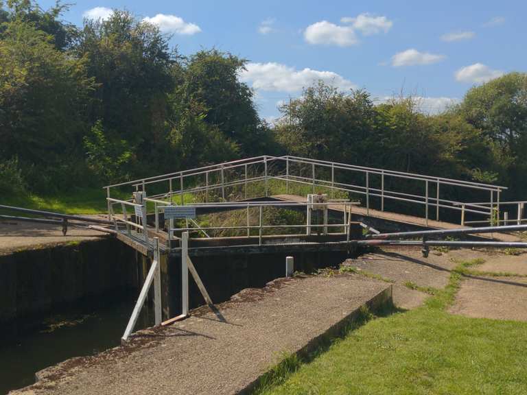 Bidford Bridge – Marlcliff Lock loop from Cleeve Prior | hike | Komoot
