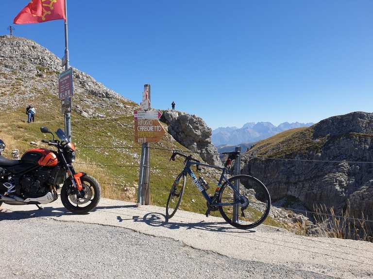 Statua di Marco Pantani sul Colle Fauniera: Rennradfahren und ...
