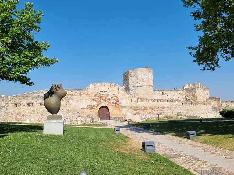 Zamora city tour — circular desde la ciudad deportiva por el Castillo y ...