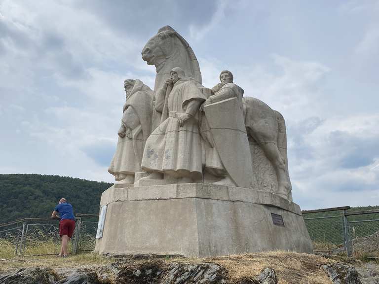 Monument des Quatre fils Aymon: Wanderungen und Rundwege | komoot