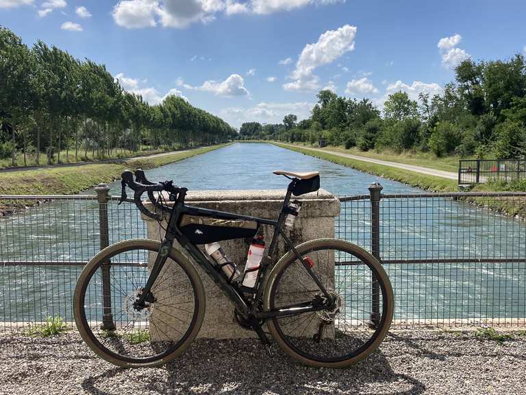 Cycle paths and dirt roads of the Parco Adda Sud between Lodi and Villa ...