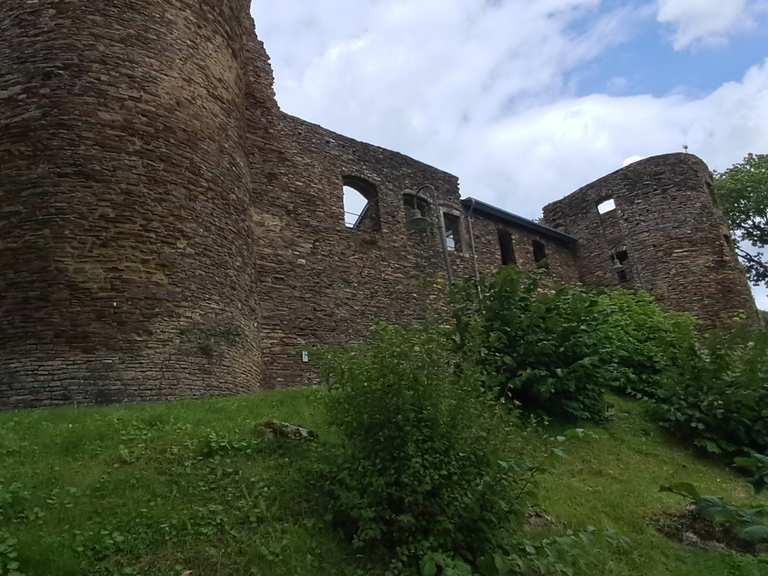 Reuland – Ruines du château de Reuland rondtocht vanuit Steffeshausen ...
