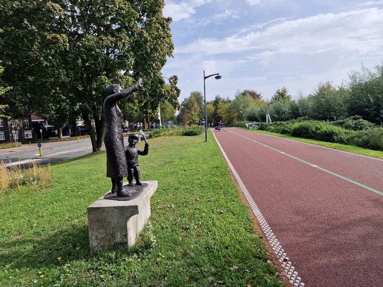 Standbeeld: Moeder en zoon nemen afscheid van hun vader : Radtouren und ...