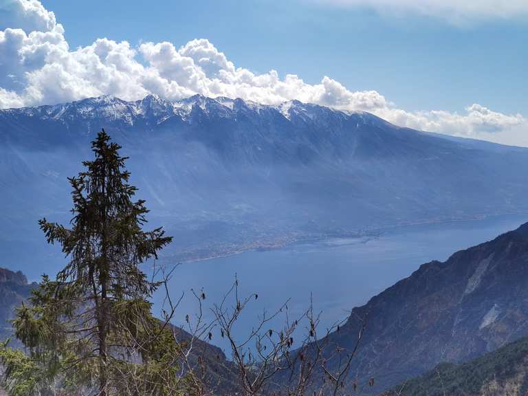 Sentiero Sentér de Malga Vil con vista sul Lago di Garda | escursione ...