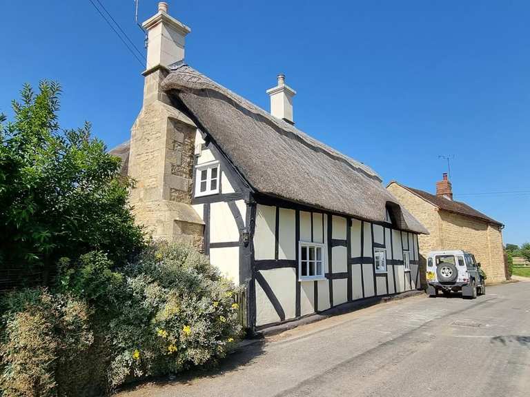 Elmley Castle & Bredon Hill loop — The Cotswolds AONB | hike | Komoot