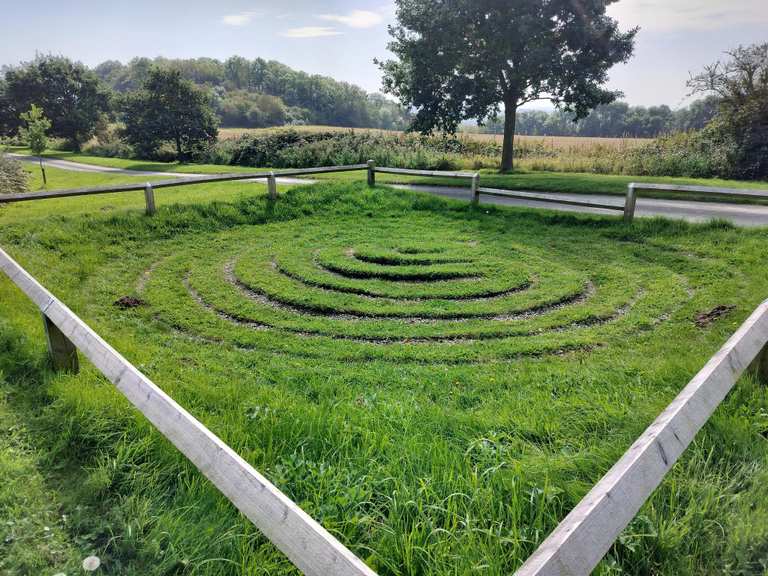 Bucle de nueva carretera y iglesia de St Peter desde Terrington ...