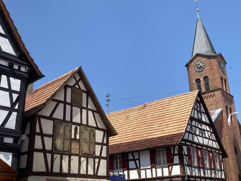 Kreuzgasse und Protestantische Kirche in Steinweiler: Wanderungen und ...