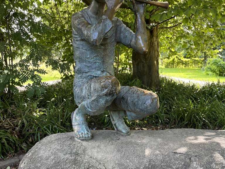 Flute Player Statue – Hiking & Cycling Routes | Komoot