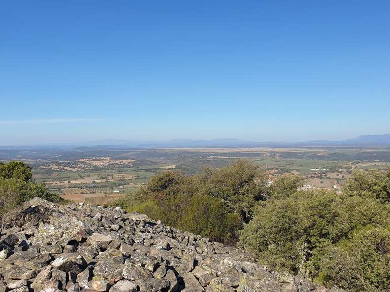 Ascent to Cima Umbría via the Sierra de Castellar de los Bueyes Trail ...