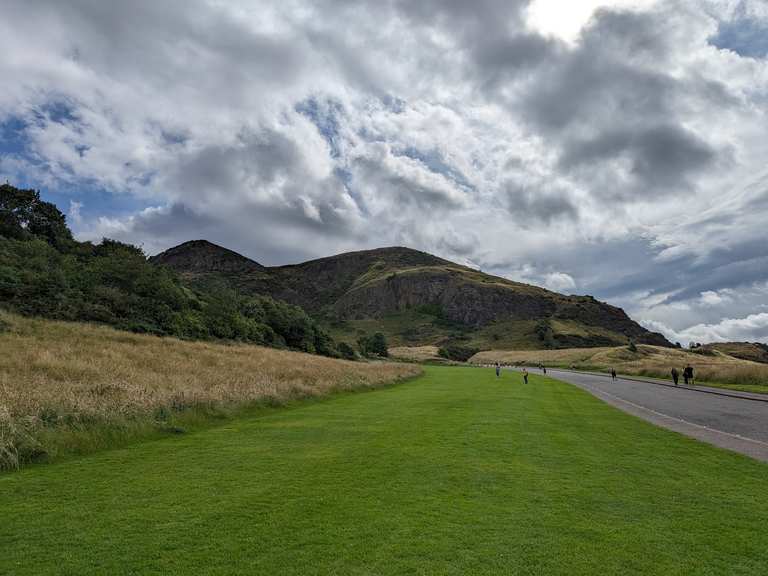 Arthur seat - a dormant volcano plug right in Edinburgh: Rennradfahren ...